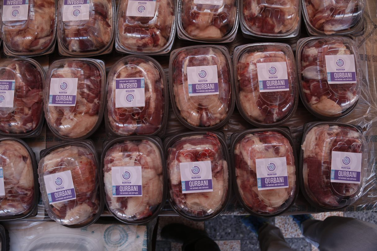 Distributing Meat for Refugees Orphans and Widows in Somalia ...