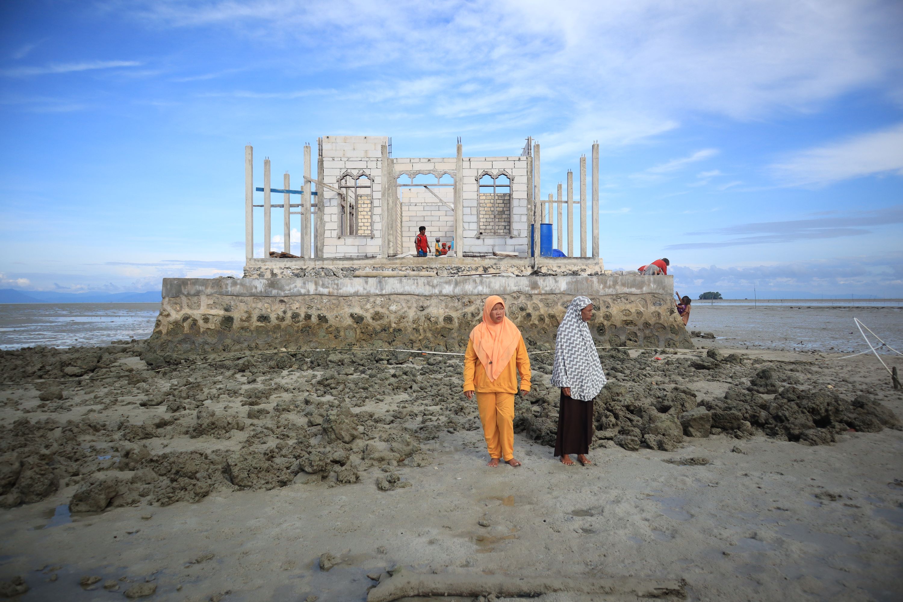 Help needed in finishing this abandoned mosque in Lakaudani, Indonesia | LaunchGood | LaunchGood
