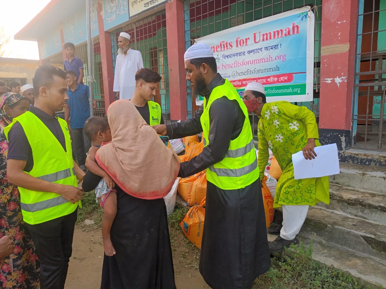 10kg Rice for each struggling families to fight hunger | LaunchGood ...