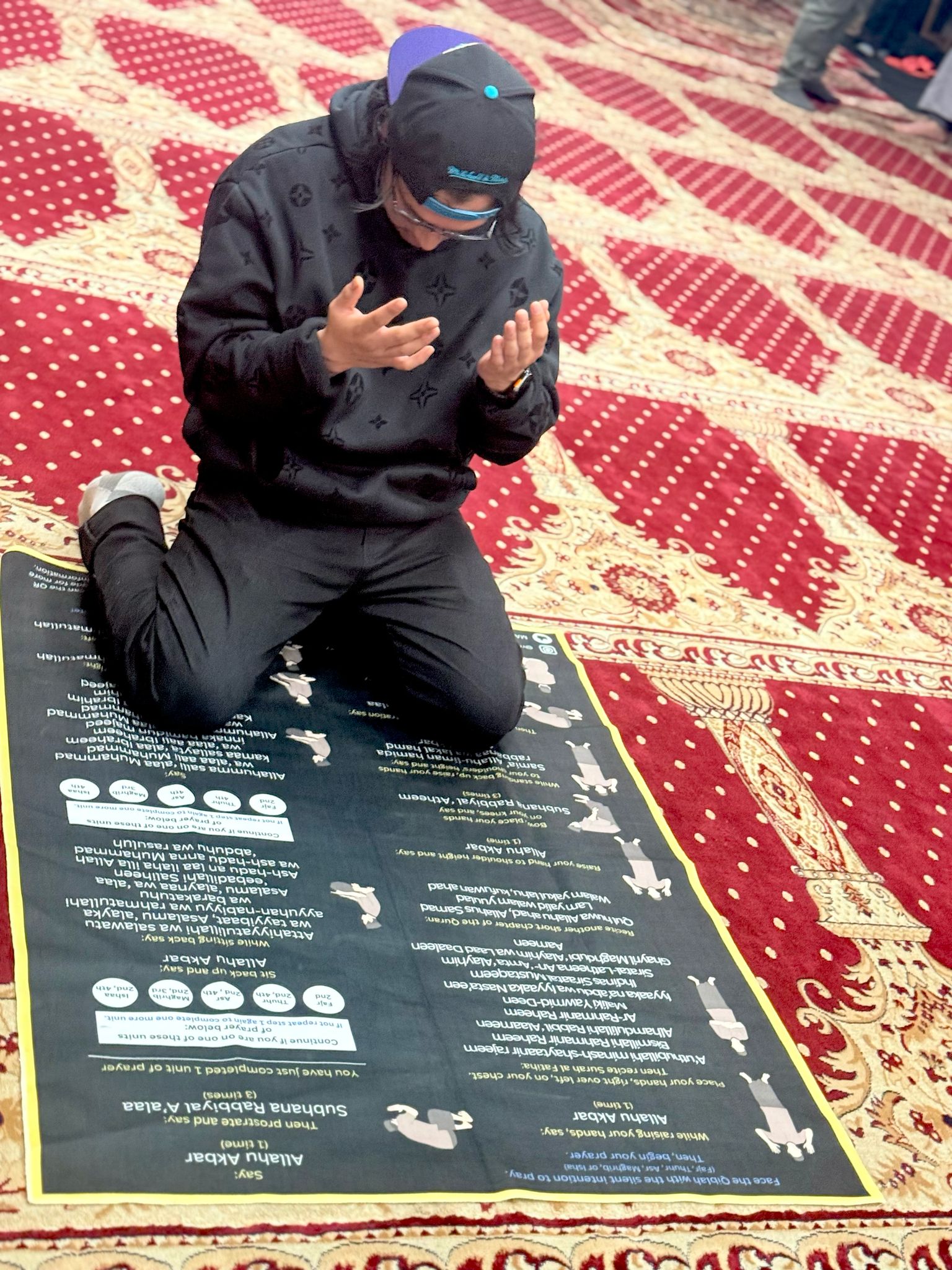 Donate Prayer Mats that Help New Muslims Learn How to Pray | LaunchGood ...